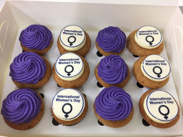 Cakes 2 U | Cake Delivery Sydney - Freebies with every order